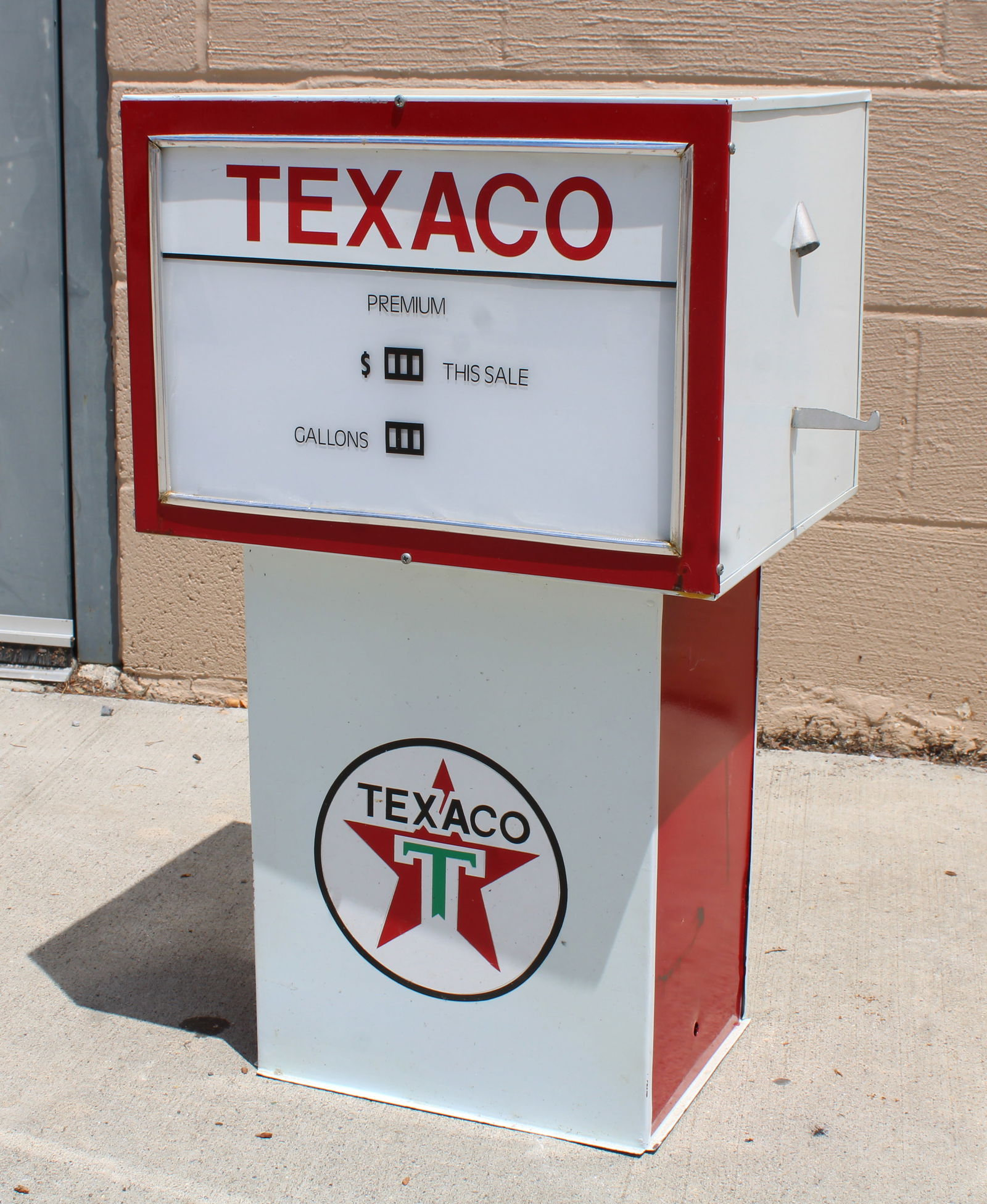 Texaco Themed Small Gas Pump Replica / Display Auction
