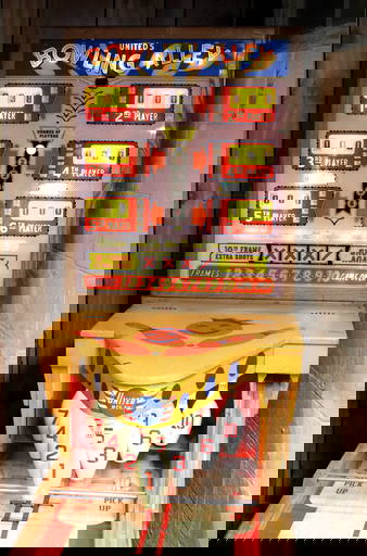 United Bowling Alley Ball Bowler Machine