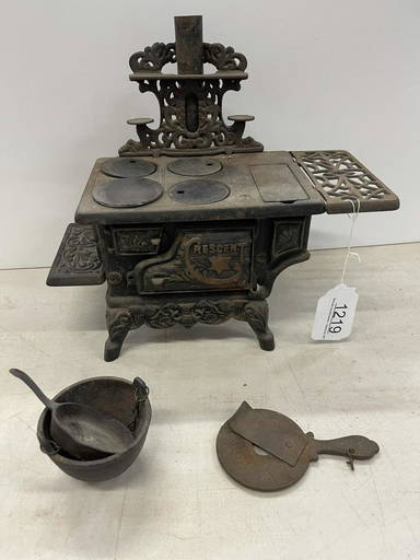 Crescent Toy Cast Iron Stove Ideal No. 2