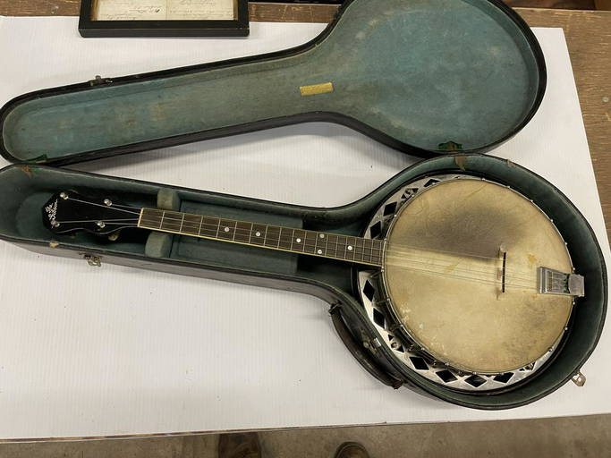 The Gibson 4 String Banjo w/ Resonator (#0553) on Nov 26, 2021 ...