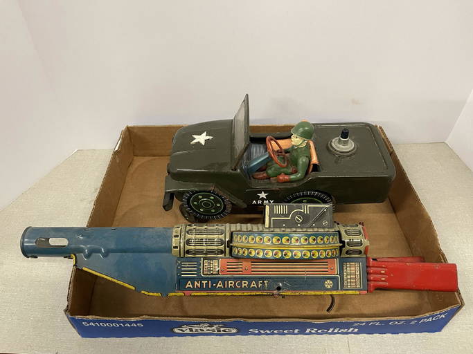 Wwii Tin Jeep & Anti Aircraft Gun Toys