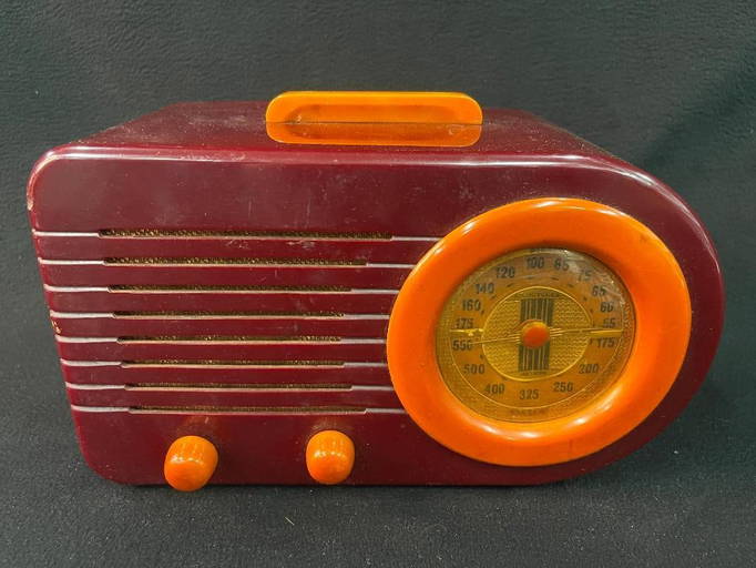 Vintage Bakelite Fada Radio Model 115