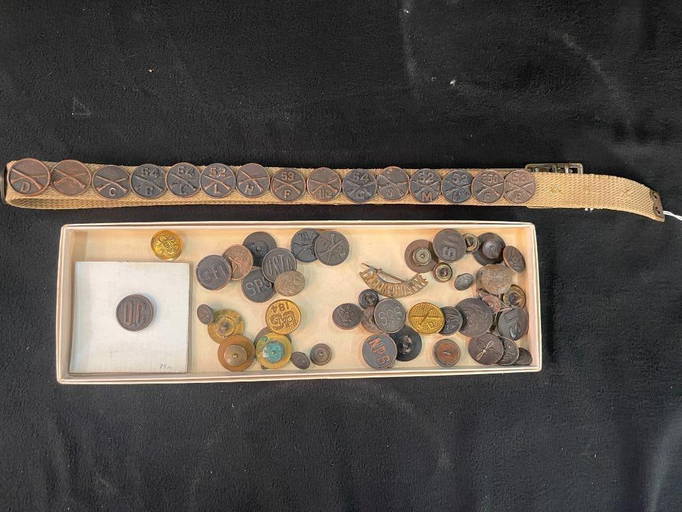 Nice Group Of Ww1 Collar Discs And More.