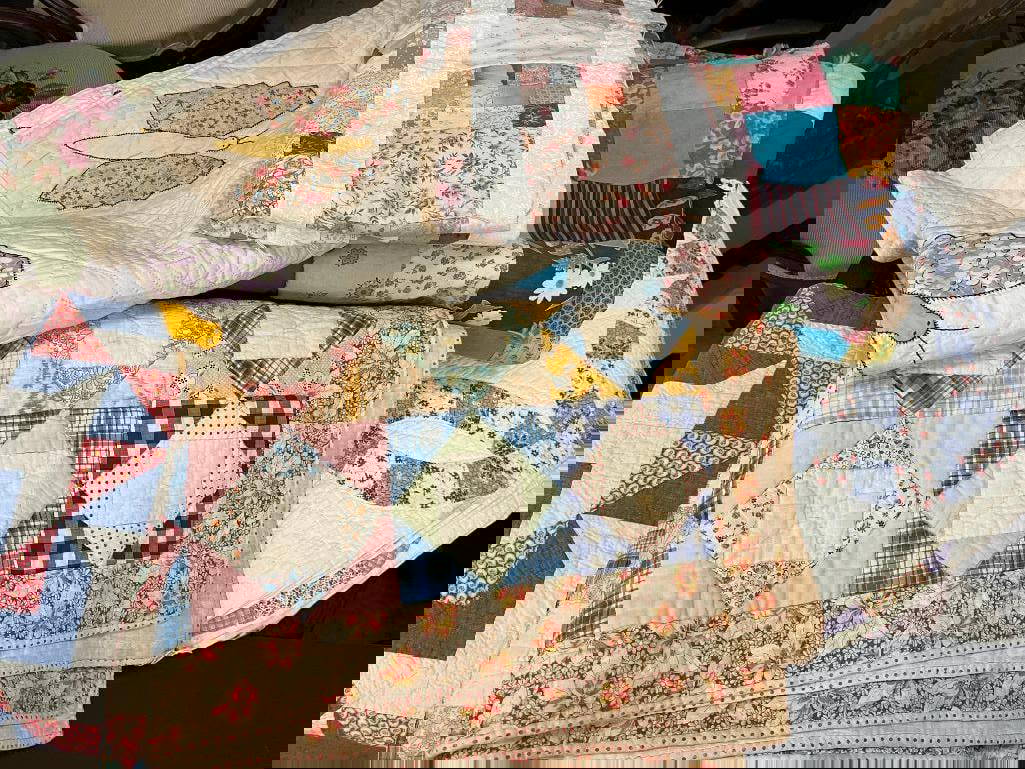 Vintage Handmade Quilts - May 10, 2025 | Schultz Auctioneers In Ny