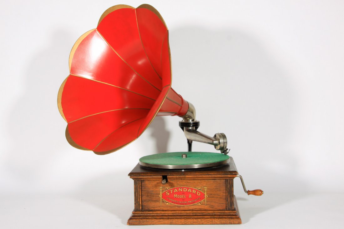 Standard Talking Machine Model A Victrola