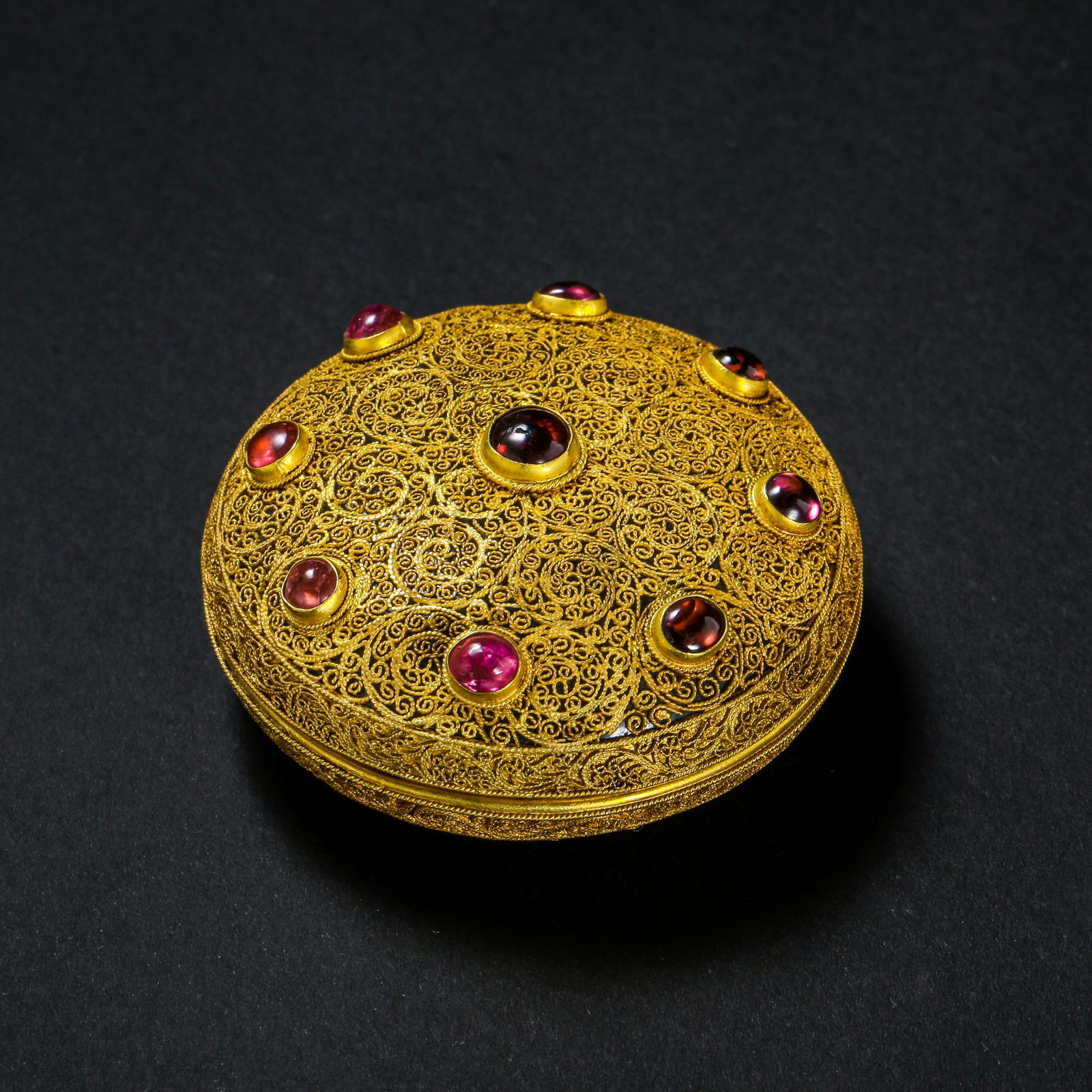 QING DYNASTY, PURE GOLD FILIGREE INLAID JADEITE INLAID GEMSTONE BOX ...