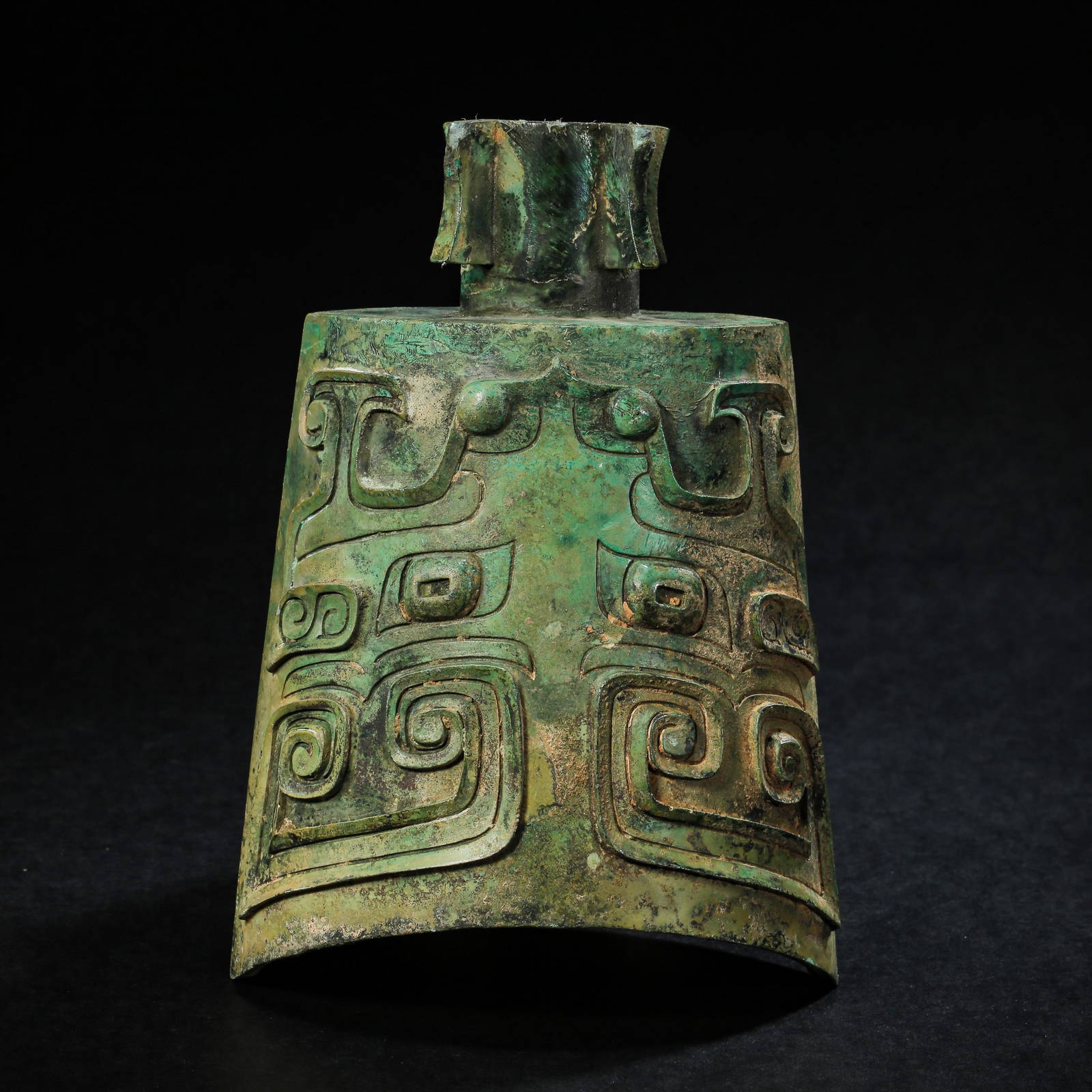 Chinese Shang Dynasty Animal Face Pattern Bronze Cymbals Auction
