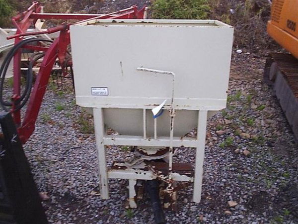 20: HERD 3PT BROADCAST SPREADER