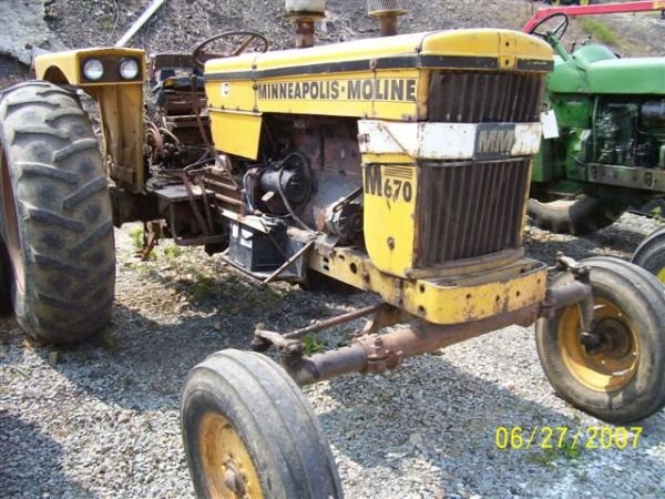 1015: MINNIEAPOLIS MOLINE M 670 DIESEL TRACTOR.
