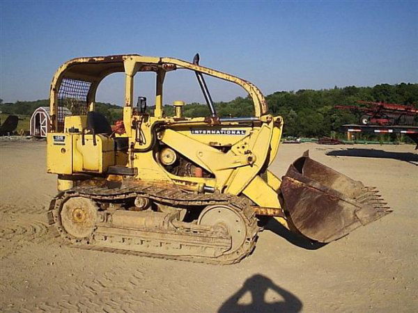 9: INTERNATIONAL 125 C CRAWLER LOADER