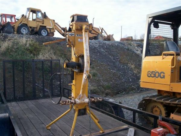 35: NICE DANUSER 3PT HYDRAULIC POST POUNDER DRIVER