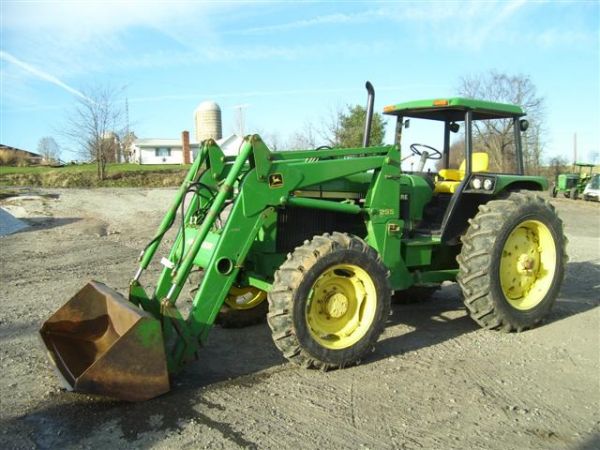 124: JOHN DEERE 2955 4WD TRACTOR W/LOADER/4 POST CANOPY