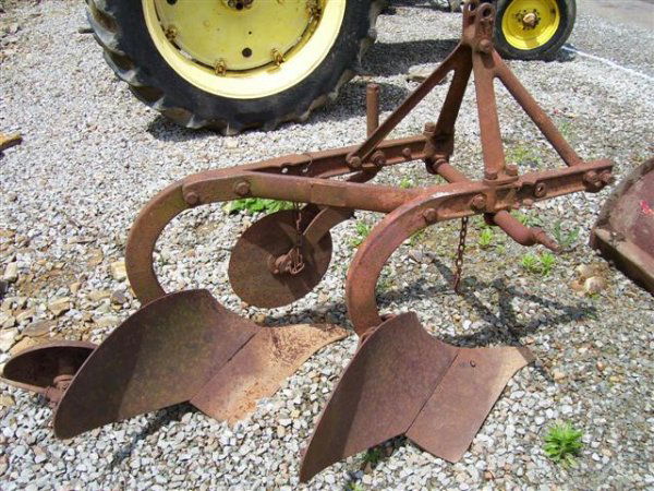 10: FERGUSON 2 BOTTOM PLOW FOR FARM TRACTORS.