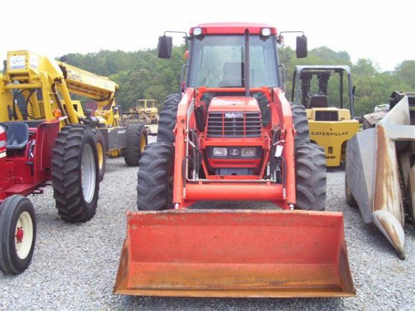 152: KUBOTA M9000 4WD TRACTOR W/CAB/LOADER !!LOADED!!