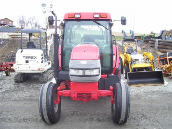 45:NICE MCCORMICK CX90 TRACTOR W/ CAB/HEAT/AIR/379 HRS