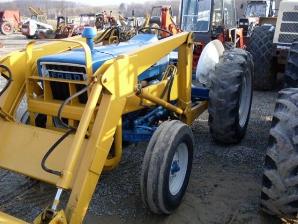 101: FORD 3600 TRACTOR WITH FRONT END LOADER : Lot 101