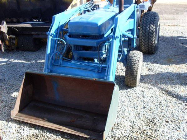 FORD 1710 TRACTOR W/LOADER BACKHOE - Dec 04, 2008 | Quarrick Equipment ...