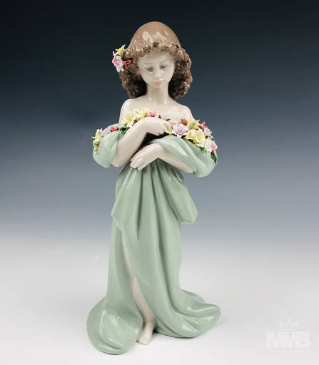 Lladro Petals Of Love 6346 Girl W Flowers Figurine