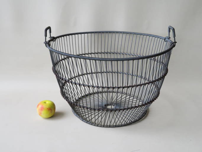 Vintage Wire Clam Basket With Double Handles, Early To