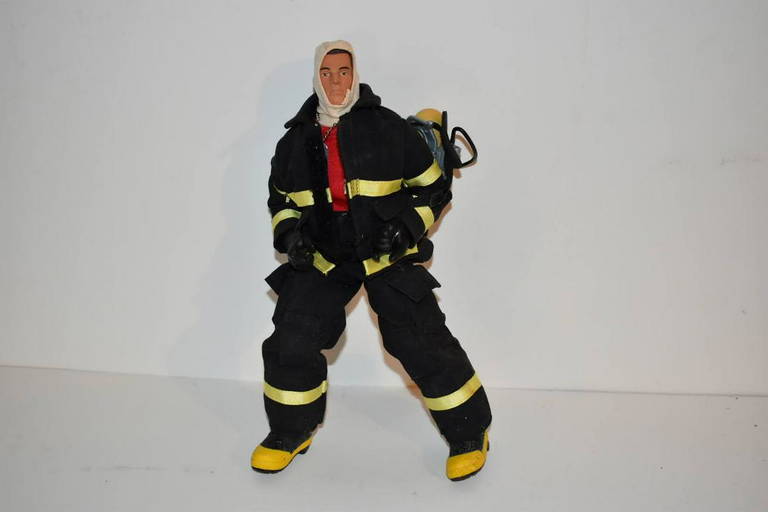 Hasbro Gi Joe Metro Fd Firefighter 12" Action Figure