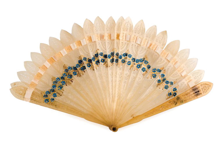 Opera Fan. 20th Century