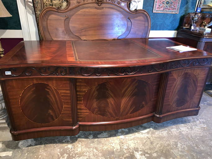 Henkel Harris Mahogany Executive Desk Measures: