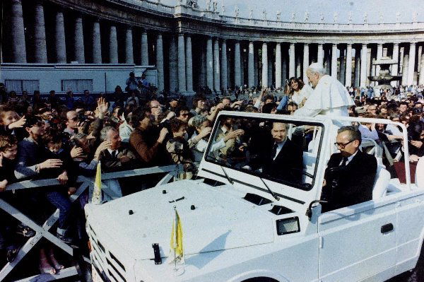238: POPE JOHN PAUL II- Unpublished Assassination Photo