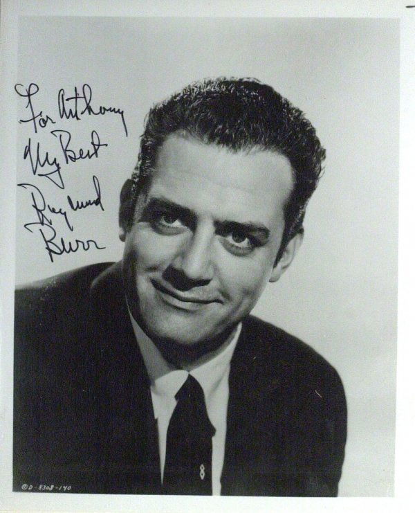 736: Perry Mason Actor RAYMOND BURR - Photo Signed