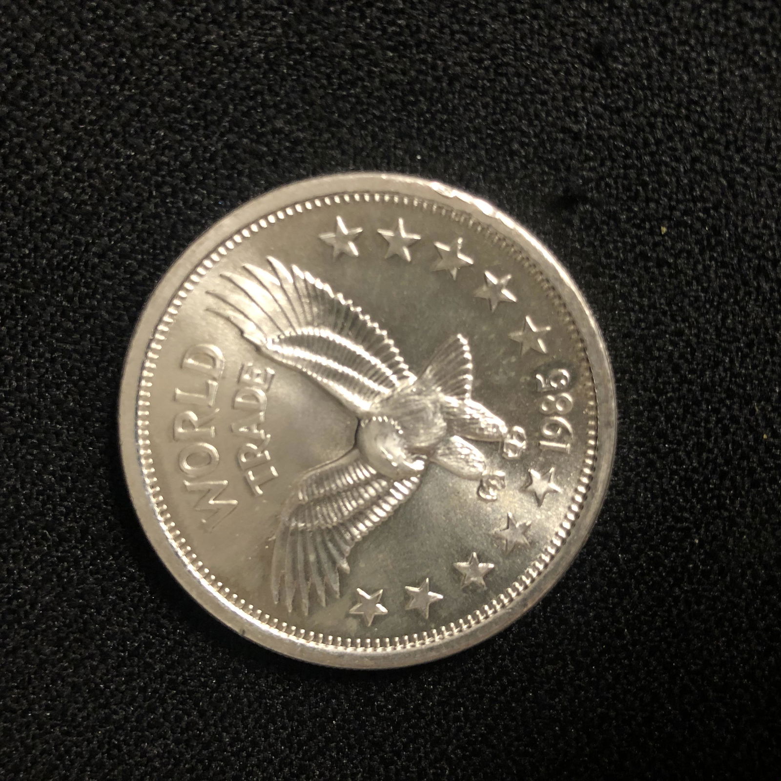 1985 World Trade Unit 1 Troy Oz .999 Silver Round