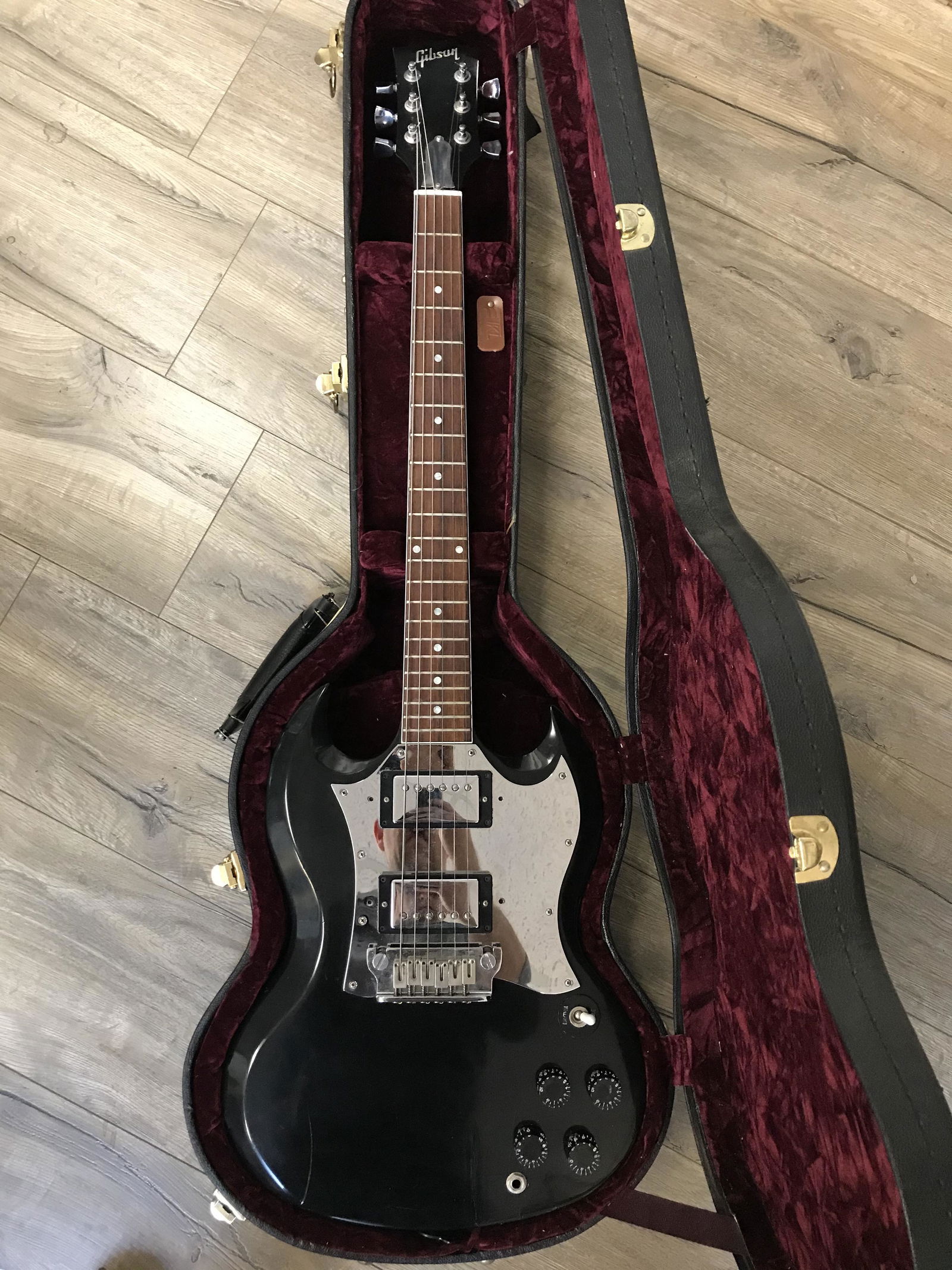 Gibson Sg 6 String Electric Guitar W/ Hard Shell Case