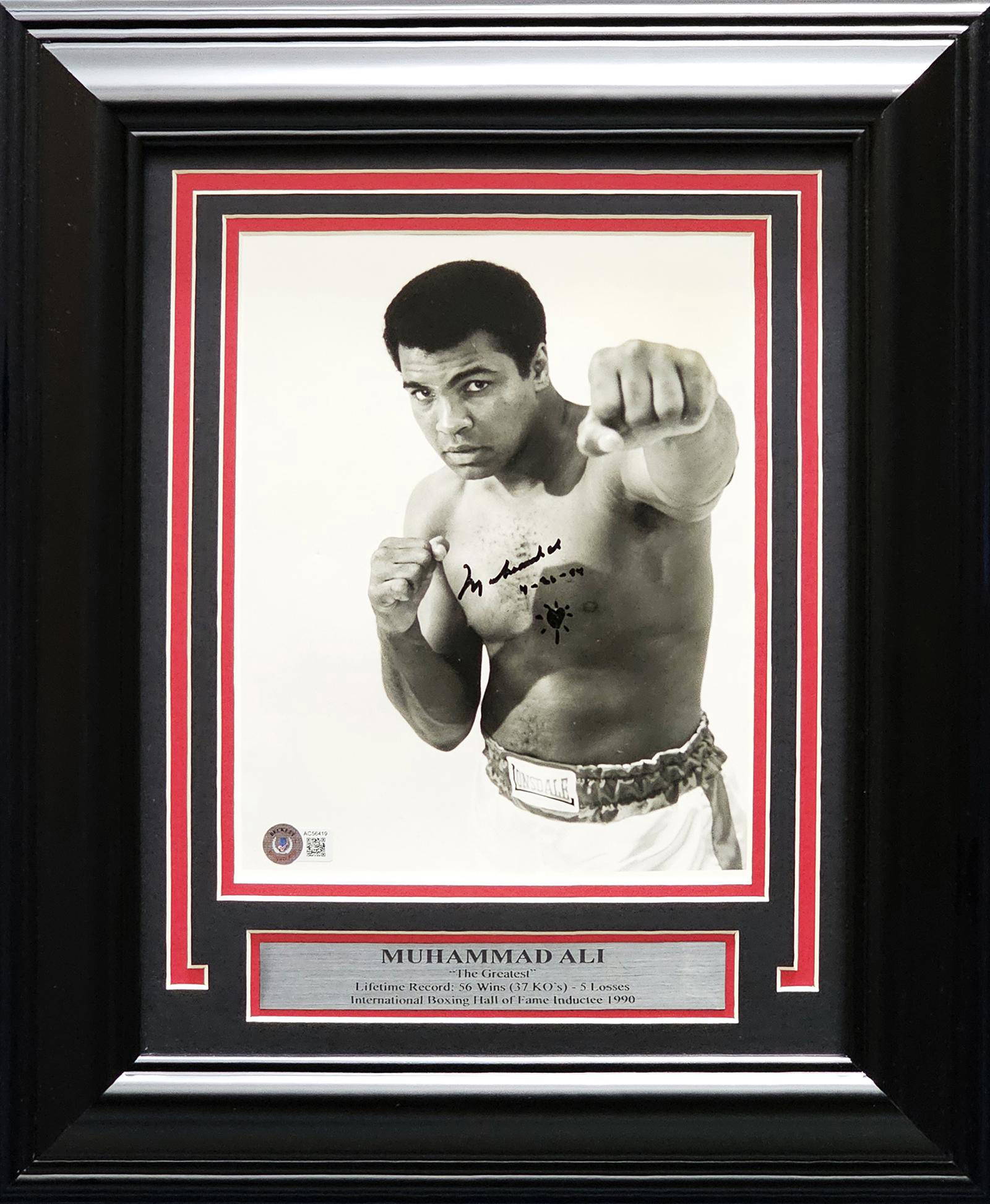 Muhammad Ali Signed And Custom Framed 16 X 20 Display (beckett Coa) Auction