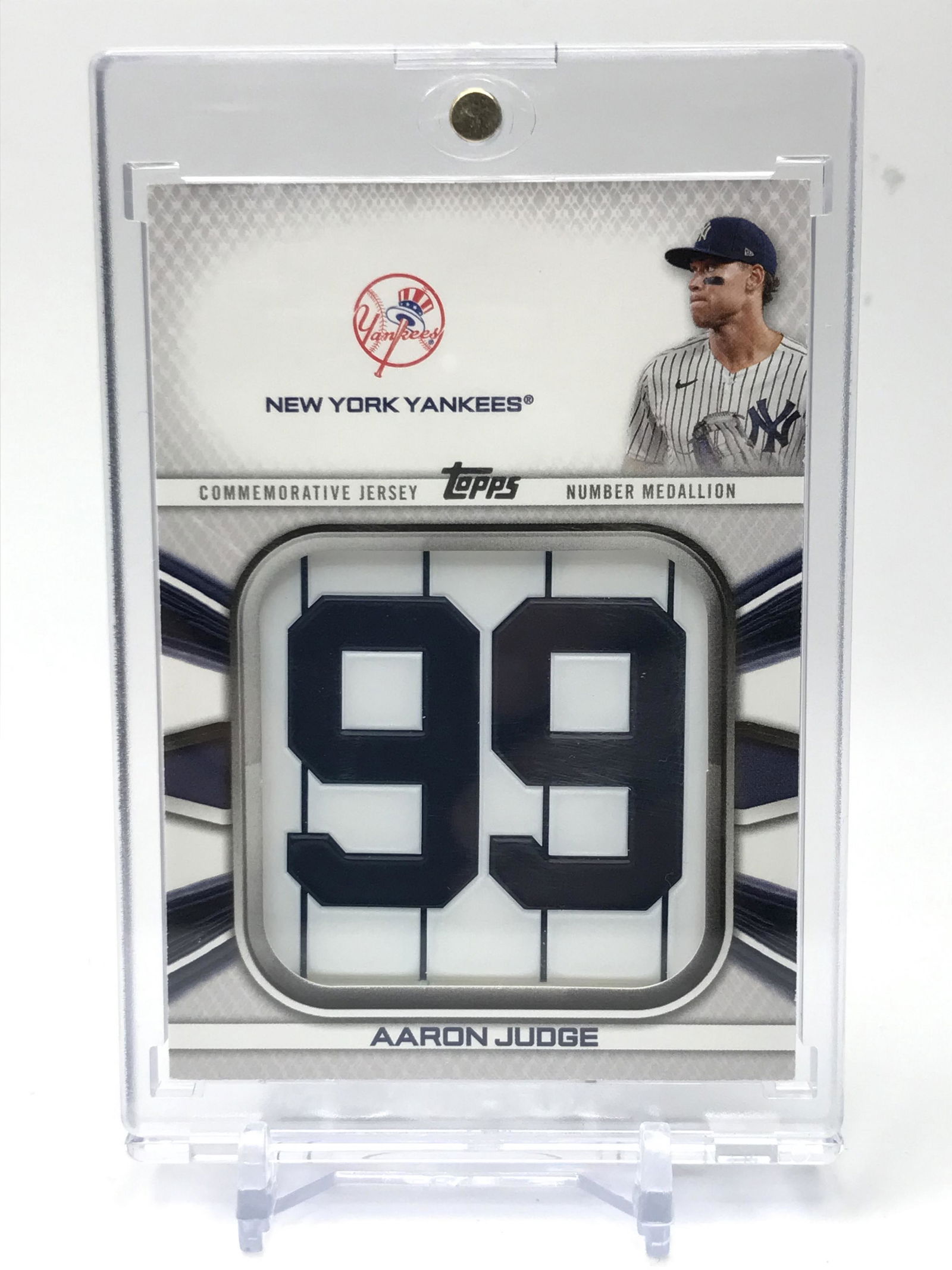 2022 Topps Baseball Aaron Judge Medallion Relic Card