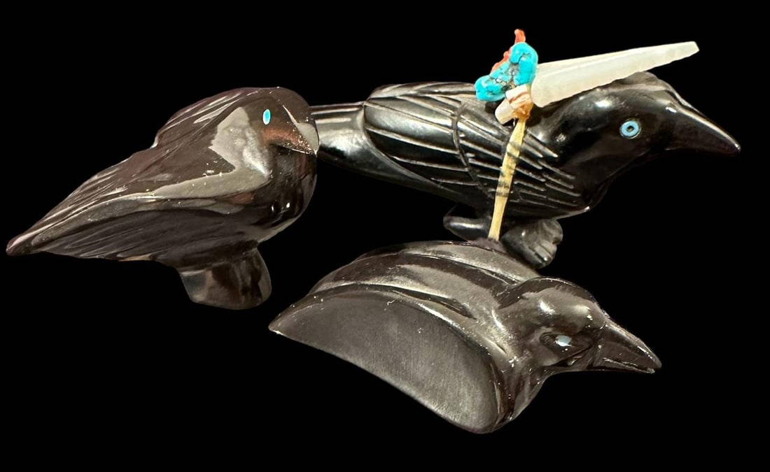 Lot Of Three Carved Crow/raven Fetishes Tz Zuni Pedia Naslaaw Auction