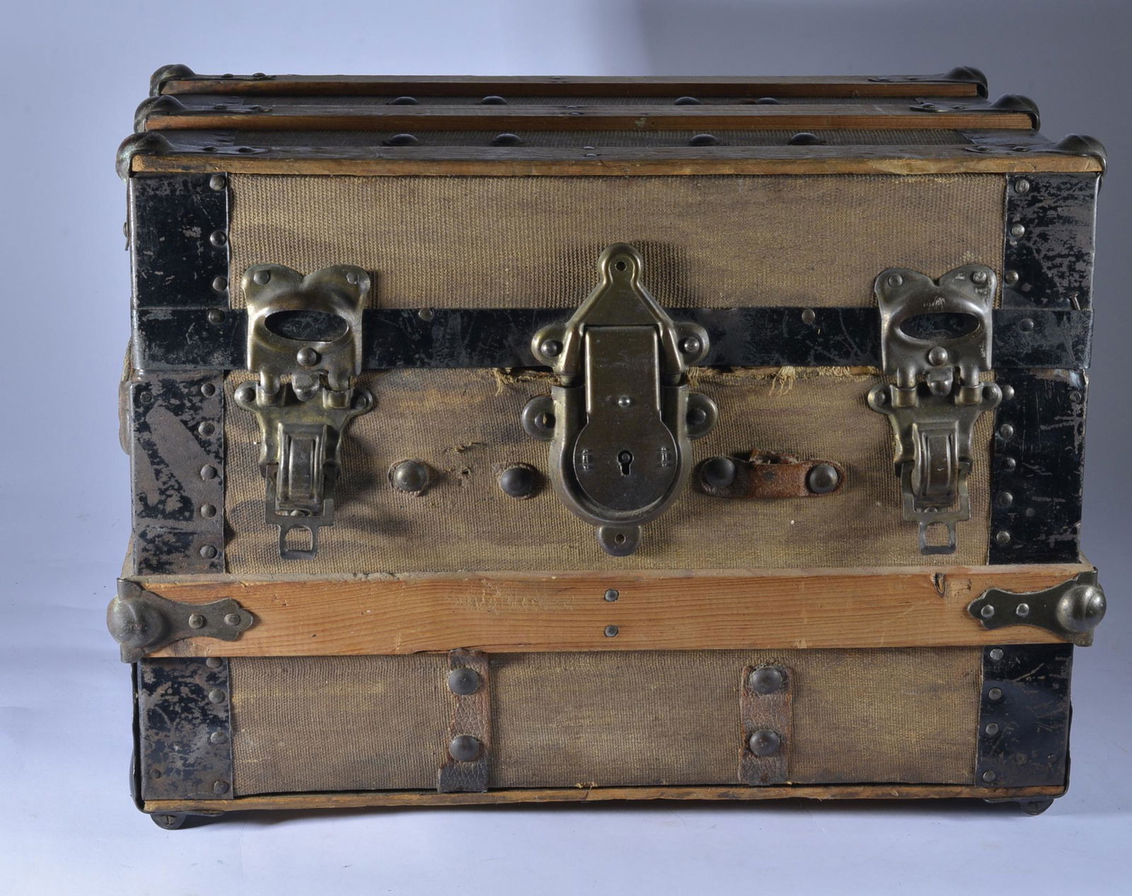 Salesman Sampler Flat Top Trunk