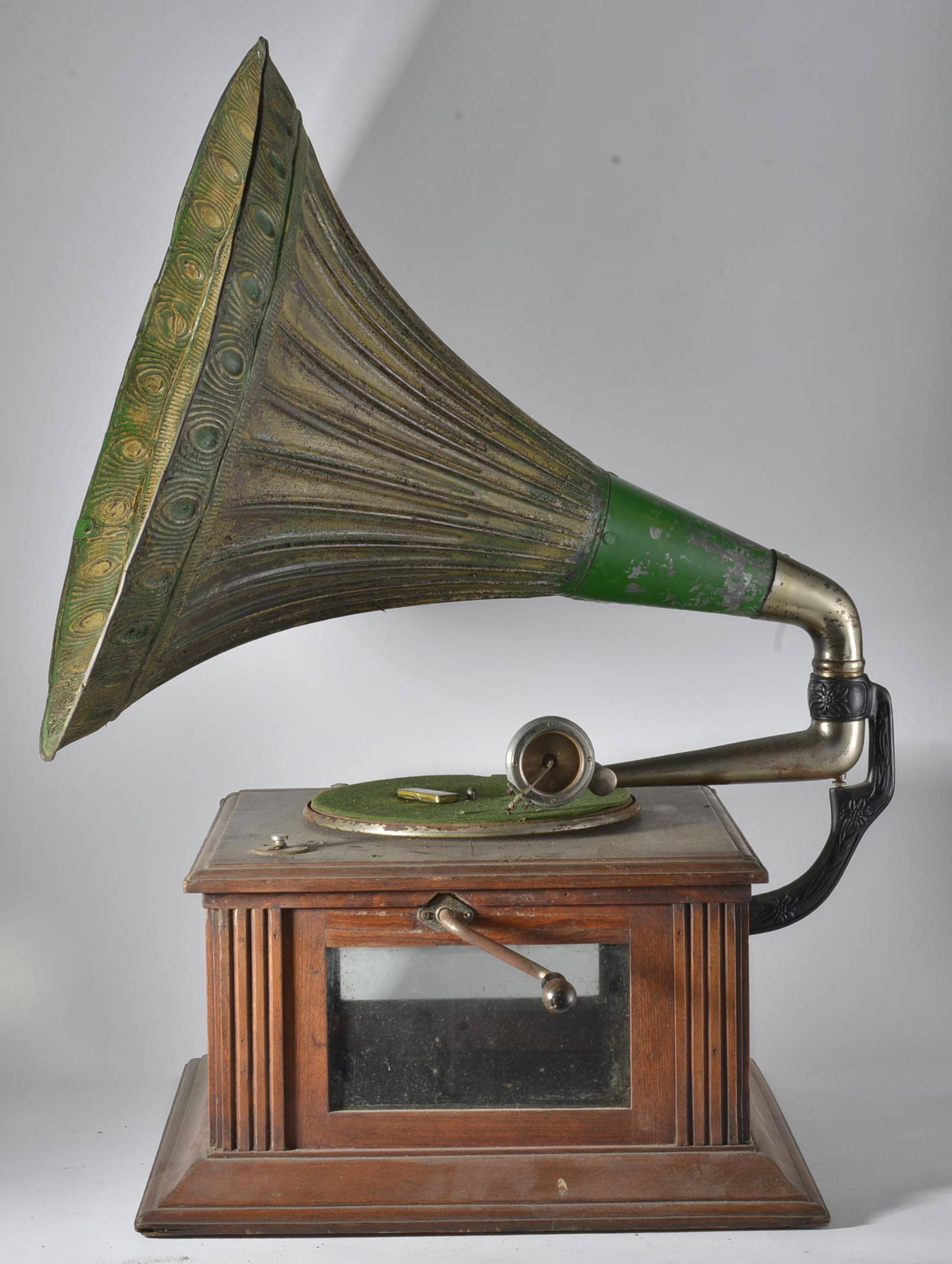 Glass Phonographs & Gramophones for Sale at Auction