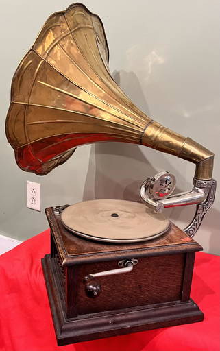 "STANDARD MODEL E TALKING MACHINE" PHONOGRAPH - Dec 11, 2021 | Heart ...