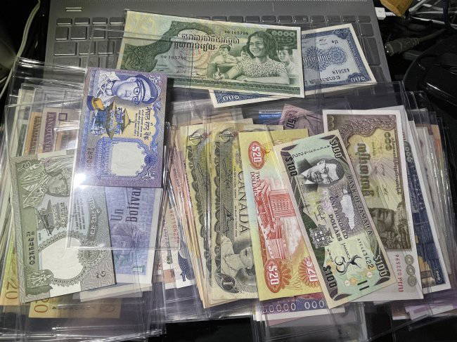 Collection Of 115 Foreign Currency/banknotes In Mainly Au-crisp ...