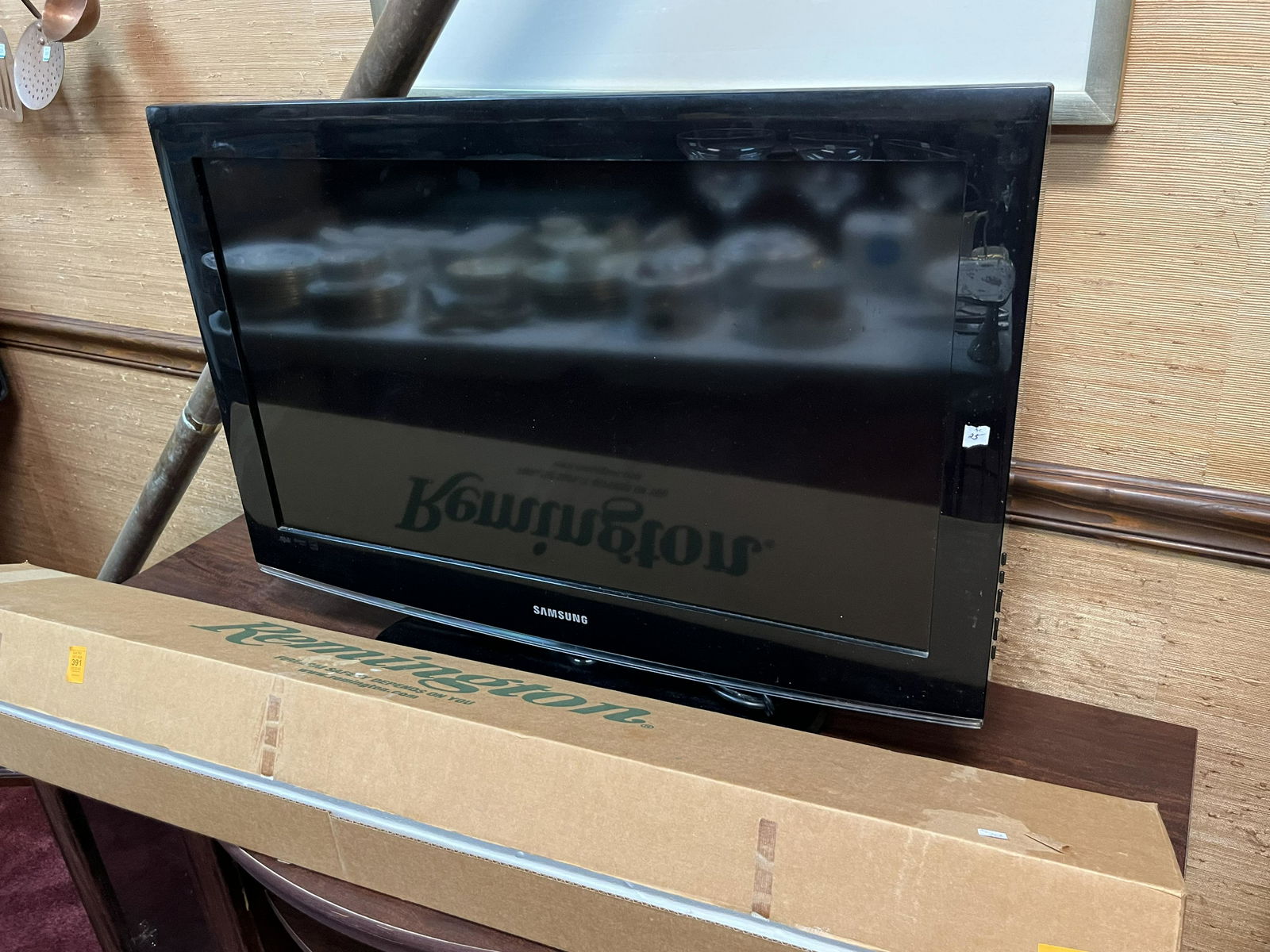 Tv, 32" Samsung Auction