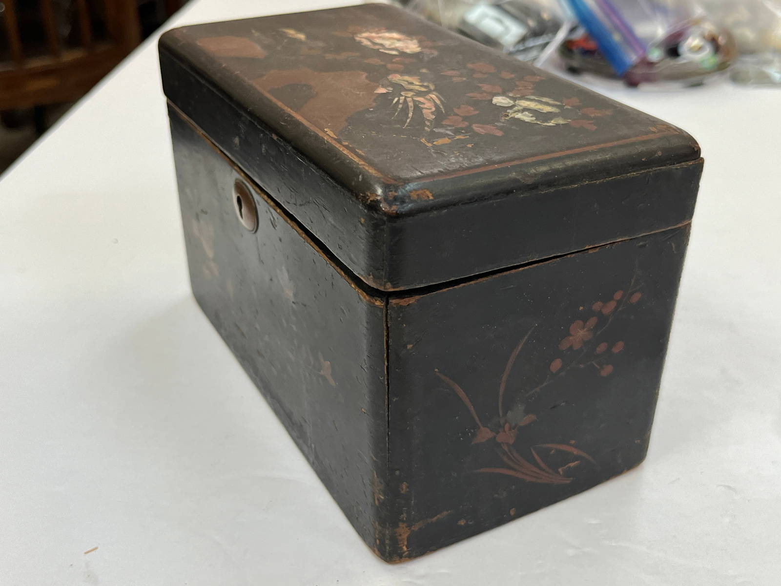 Blk. Lacquer Tea Caddy Auction