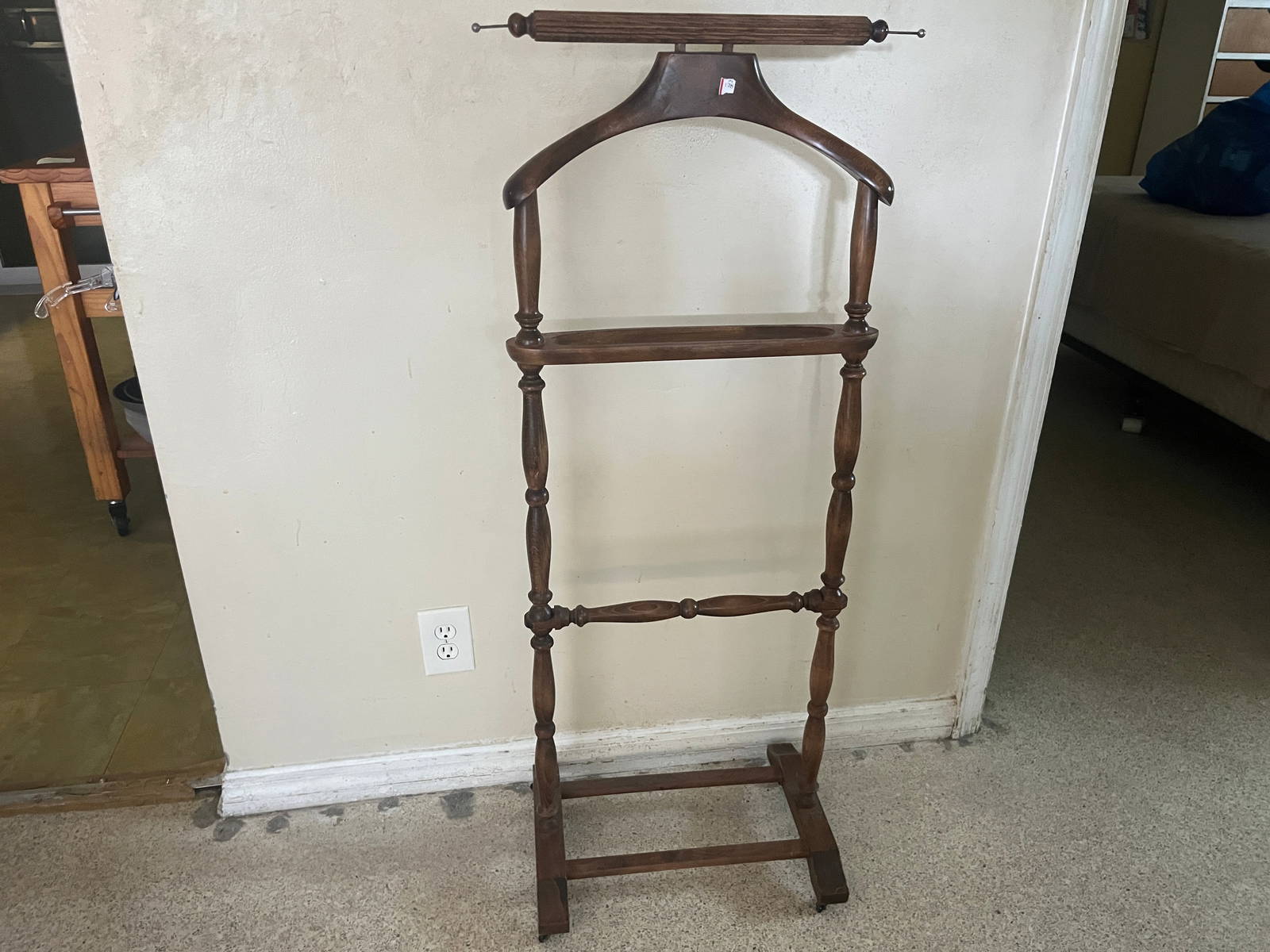 Mahogany Valet Butler Stand Auction