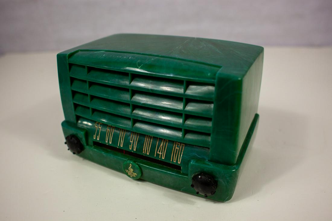 Emerson Model 547a Bakelite Radio Green Marlized