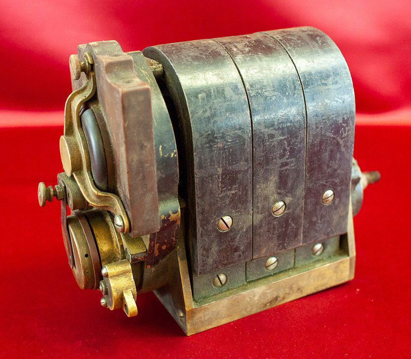 Bosch Type D4 Early Magneto