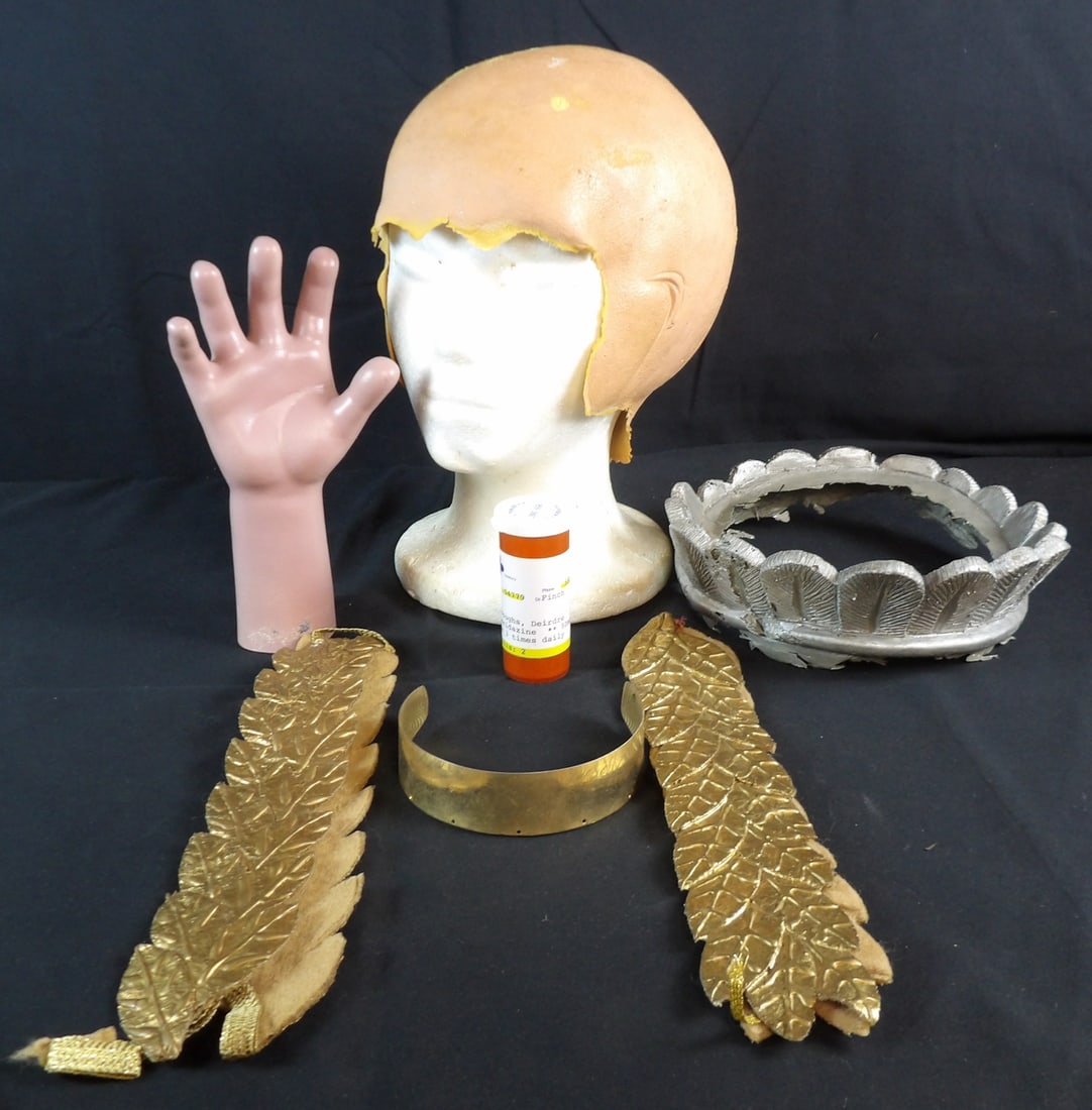 Mixed Lot Of Movie Costume And Props Lot - Chucky And More Auction