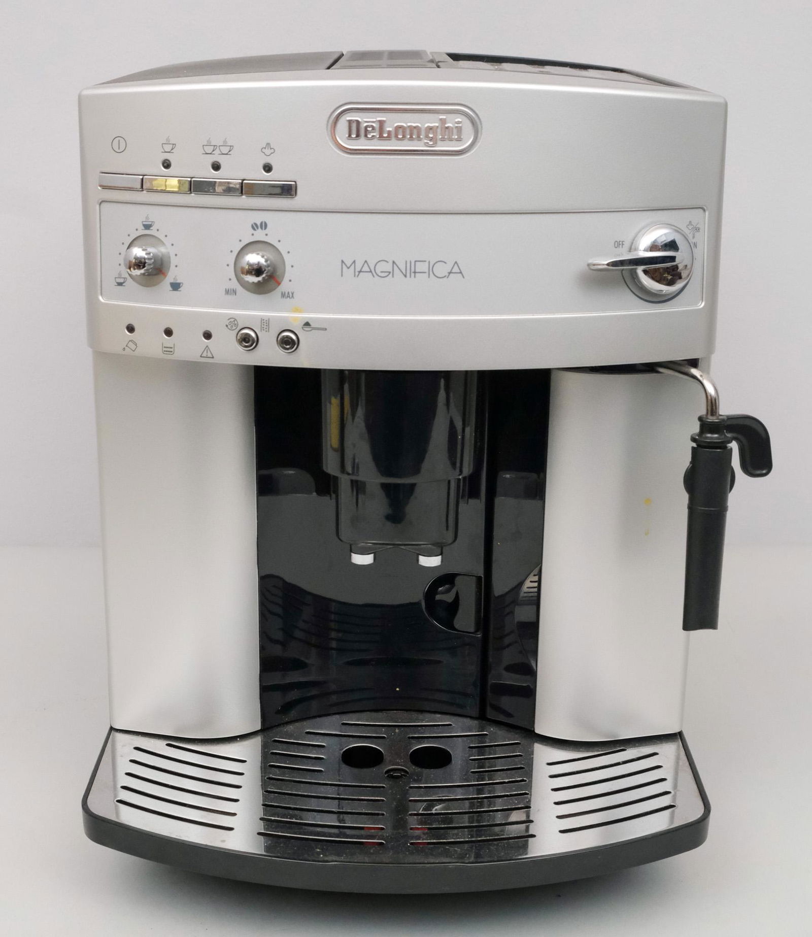 Delonghi "magnifica" Espresso Machine