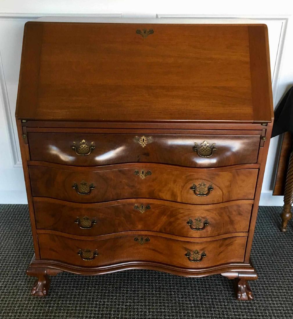 MAHOGANY GOVERNOR WINTHROP STYLE DESK