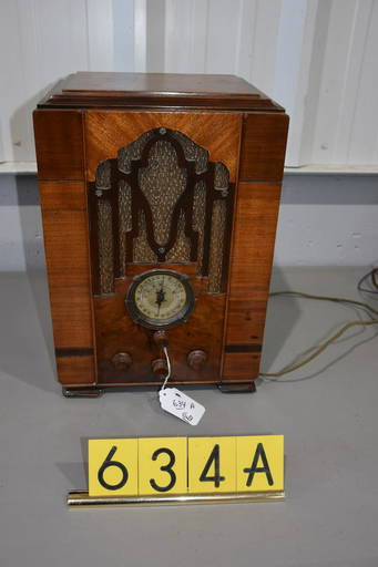 Zenith Tombstone Radio. Model 807