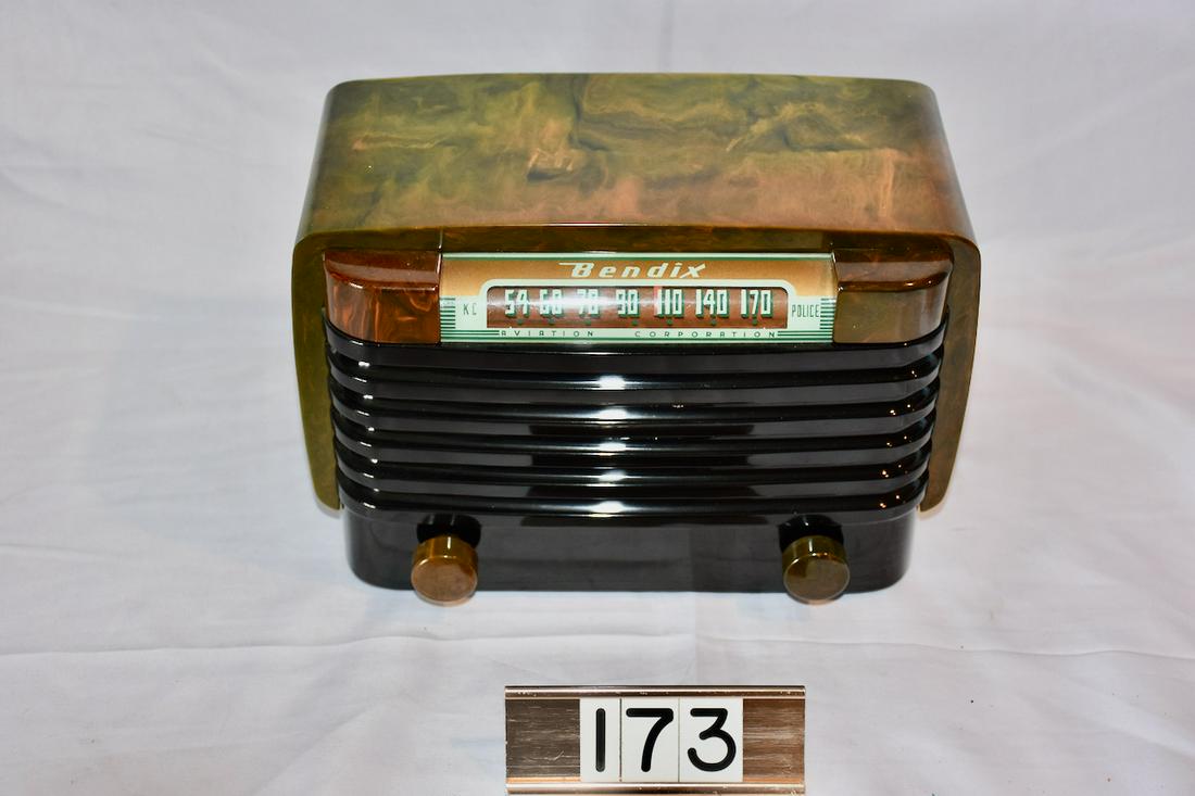 Bendix Bakelite Table Radio (#0173) on Sep 22, 2021 | Stanton's ...