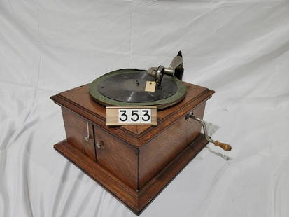 Victor Vi Mahogany Disc Phonograph
