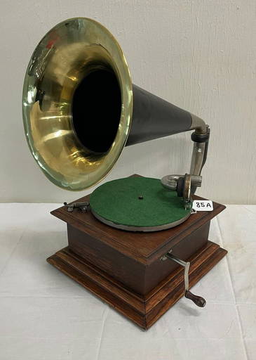 Victor I Disc Phonograph - Nov 17, 2022 | Stanton's Auctioneers ...