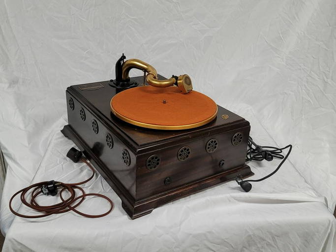 Victor "Counter Demonstrator" - Nov 18, 2022 | Stanton's Auctioneers ...